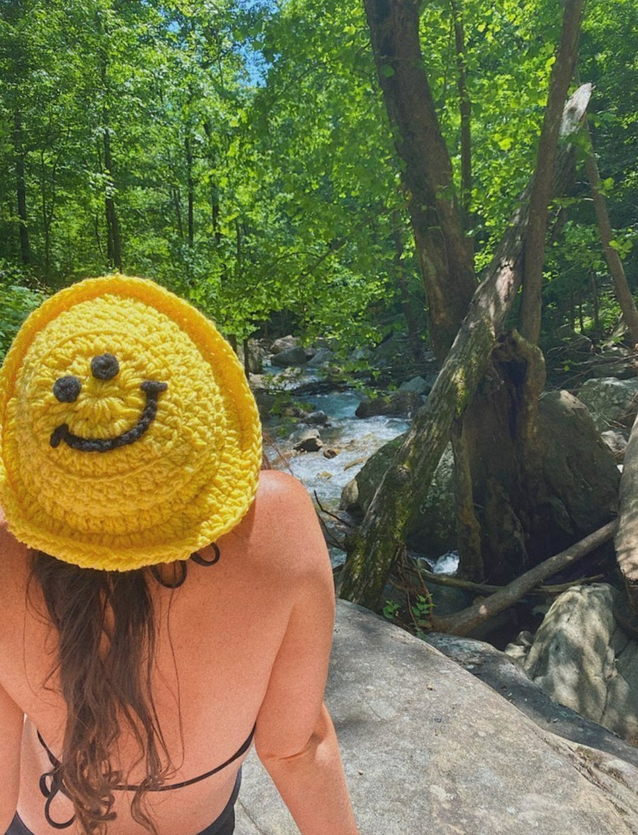 Smiley Face Bucket Hat – A Creative Wonderland